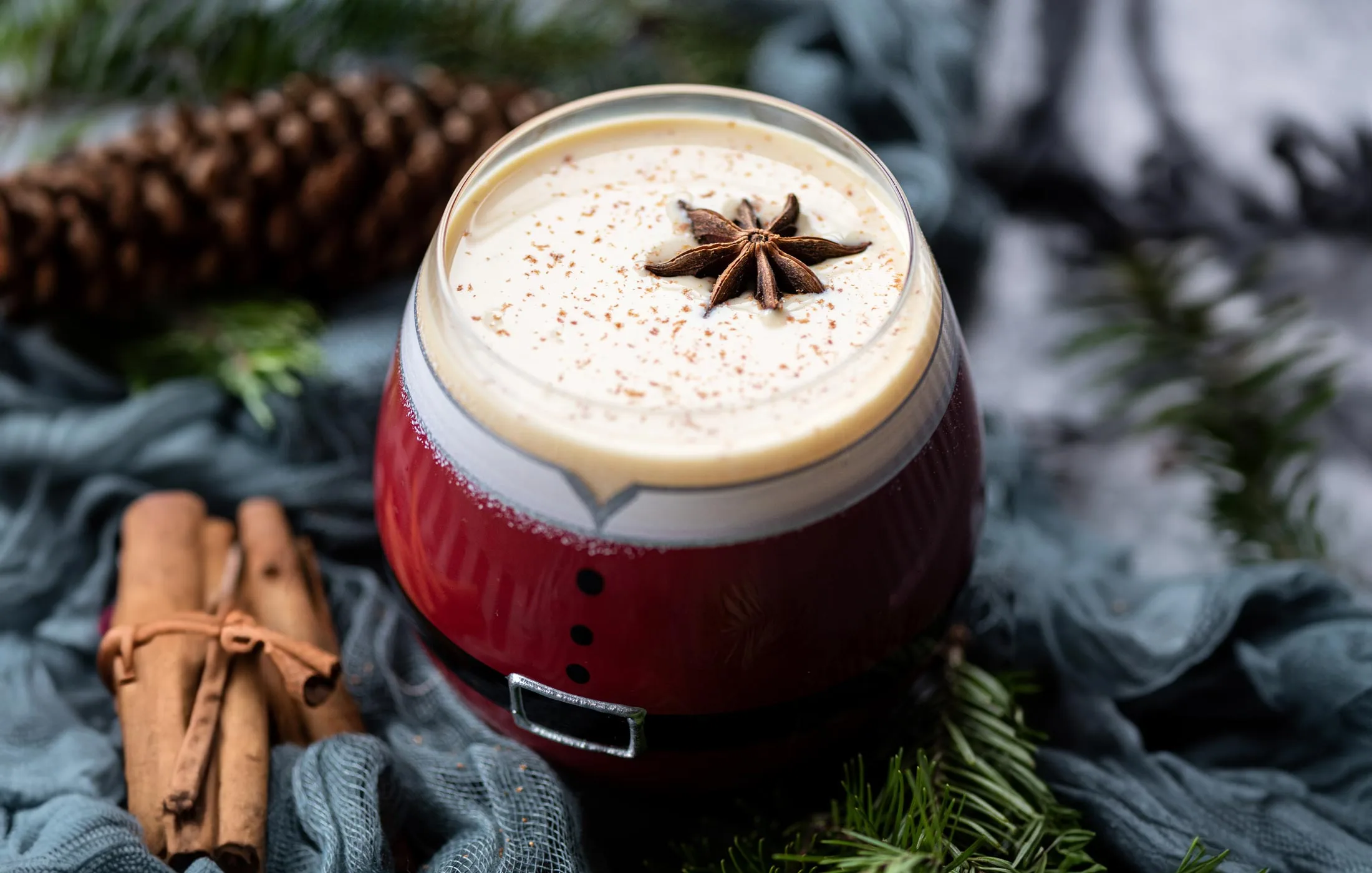Holiday Bar | The Edgewater Hotel Seattle