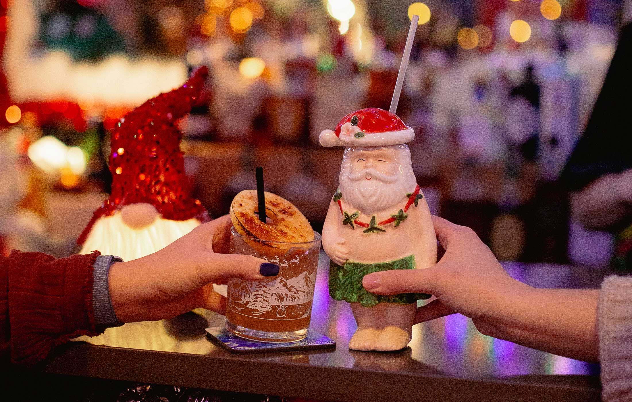 Holiday Bar | The Edgewater Hotel Seattle